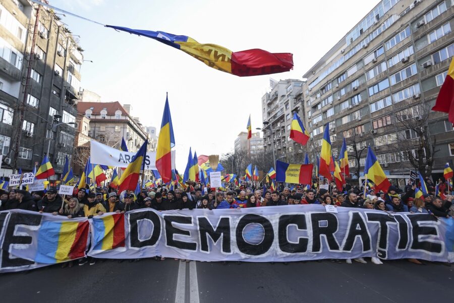 Miting AUR în București: „Turul doi, înapoi!” Se cere demisia lui ...